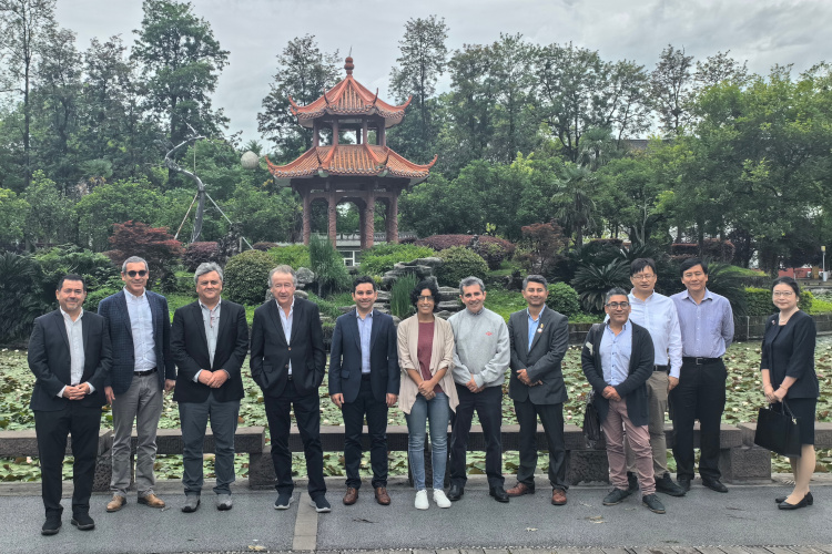 LOGO AMTC – U DE CHILE fondo transparente | AMTC